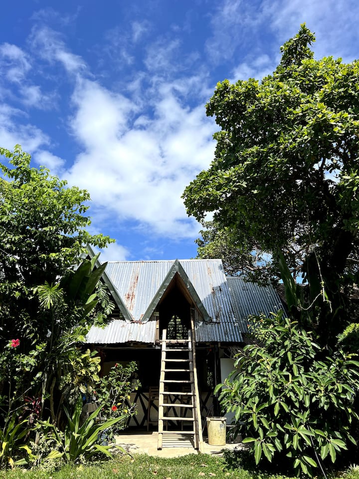 Small Native Room W/ Breakfast & Starlink Wi-fi - El Nido