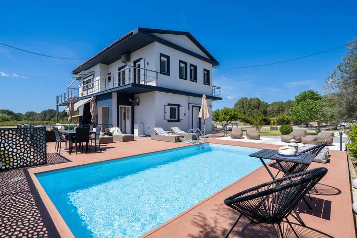 Sorinaluxury Firstfloor Apartment
Poolwhithpebbles - Cephalonia