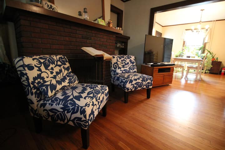 Large Bedroom In Quiet West Urbana Home - Champaign, IL