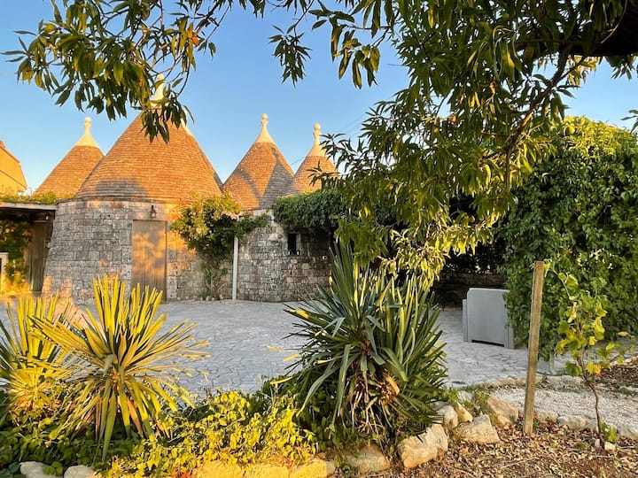 Trullove Il Trullo Nel Cuore Della Valle D'itria - Apulia