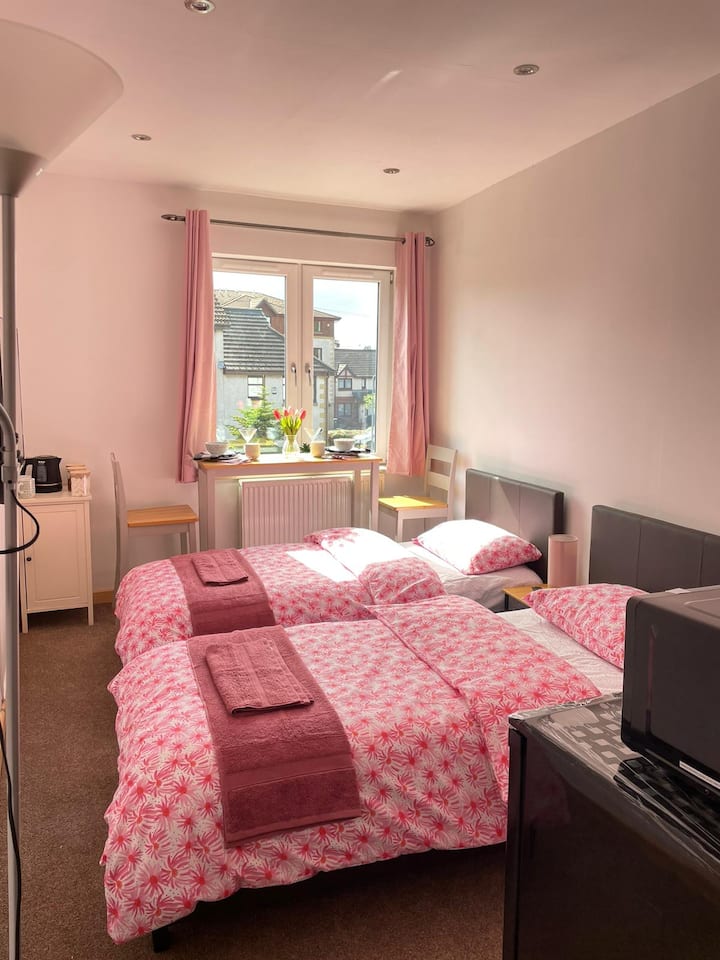 Budget & Nice Near The Centre Ensuite Bedroom - Edinburgh
