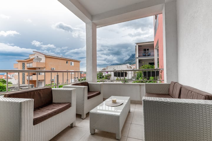 Center Of City, 3 Bedrooms Apartment - Makarska