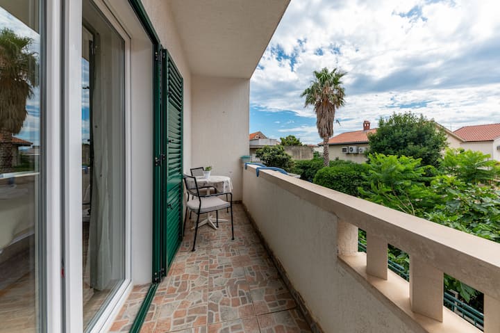 Comfortable 3 Bedrooms Family Apartment In Center - Makarska