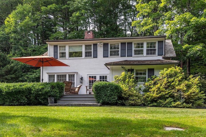 Riverfront Luxury And Tranquility - Bantam Cottage - Litchfield, CT