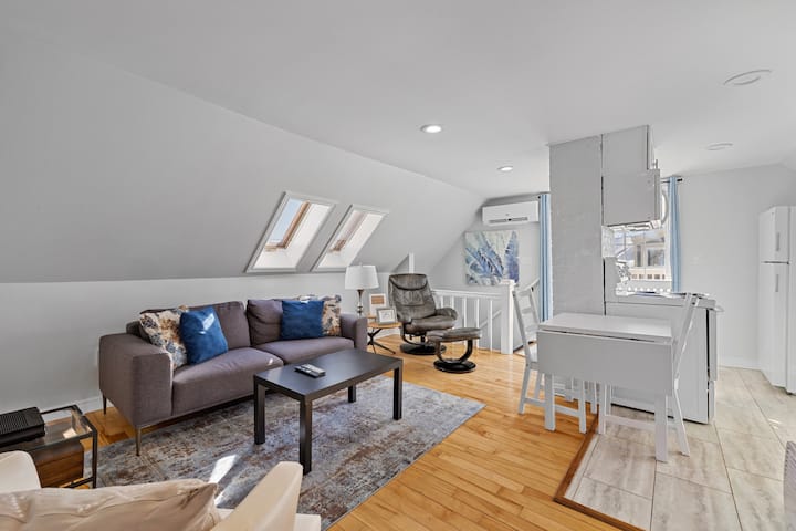 Downtown King Suite Sanctuary 2 Min To  Waterfront - 샬럿타운
