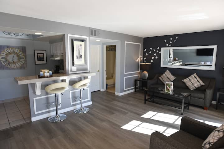 43 - Spacious Luxury King Ste (1 Bedroom, 2 Bath) - Palm Springs, CA