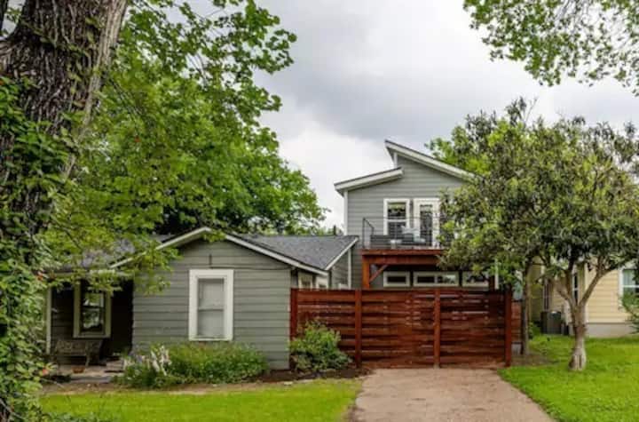 Hyde Park Treetop Garage Apt - Austin, TX