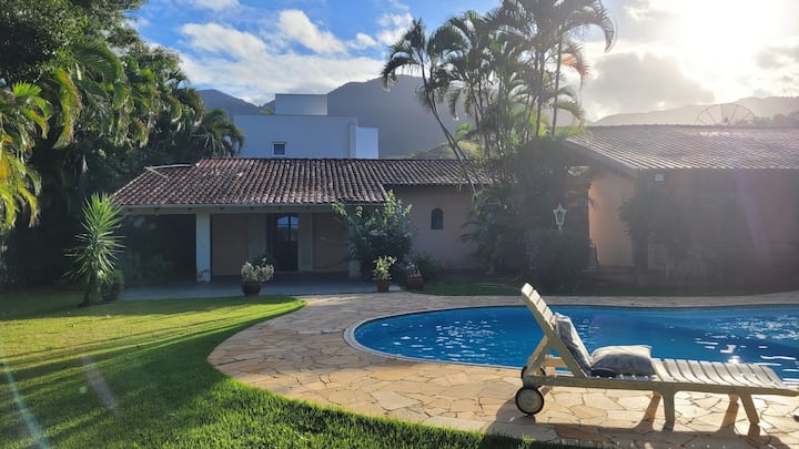 Casa Aconchegante Do Lado Da Praia Com Piscina - Ilhabela