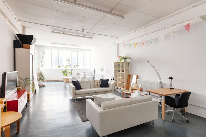 Entire East London Loft (2 Minutes To Tube/metro) - London