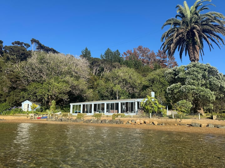Waterfront Classic Kiwi Holiday Batch - Snells Beach