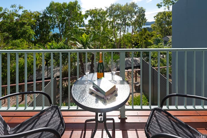 Sunset Waters 02 - 2 Bedroom Apartment With Buggy - Hamilton Island
