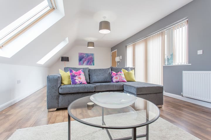 Top Floor 1br | Balcony | University & Hospital - Oxford