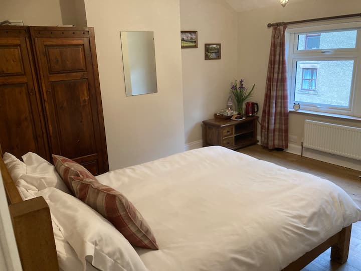 Double Room With Private Bathroom In Matlock - Bonsall
