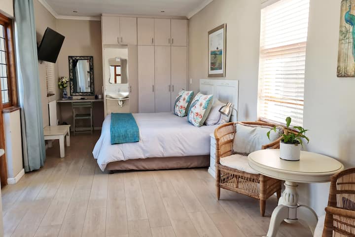 Studio Apartment At The Lodge - George