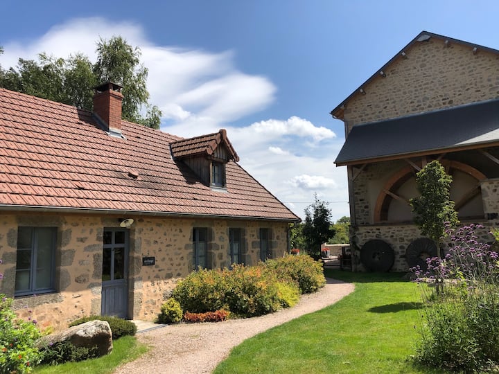 Les Gîtes Du Moulin De Poil, "La Grange" 8 Places - Millay