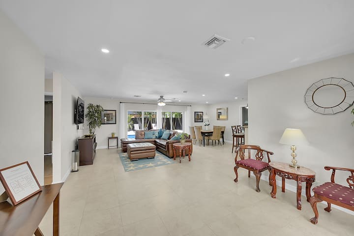Grand Heated Pool Just 1.6 Miles To Toes In Sand! - Fort Lauderdale, FL
