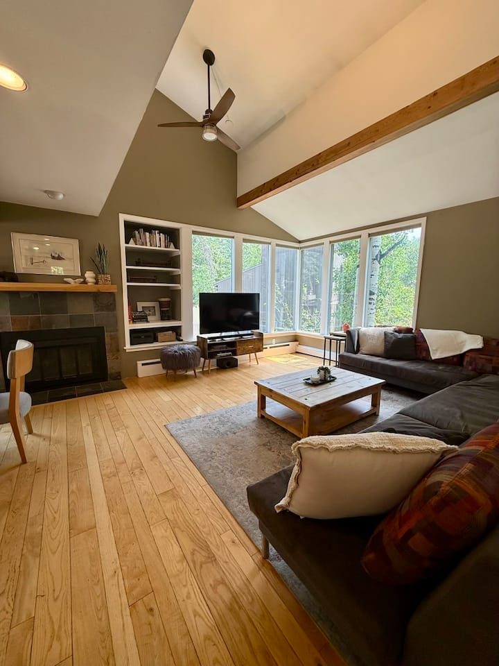 Aspen Tree Nestled Stand Alone Condo - Vail, CO