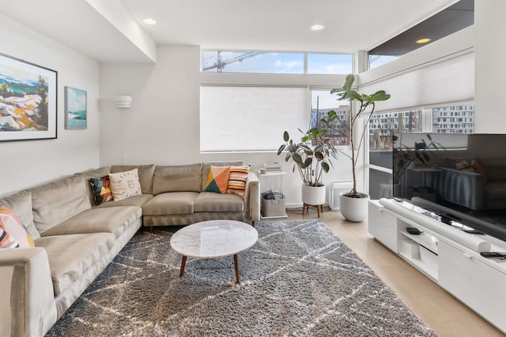 Modern Light-filled Townhouse In Central Seattle - Seattle, WA