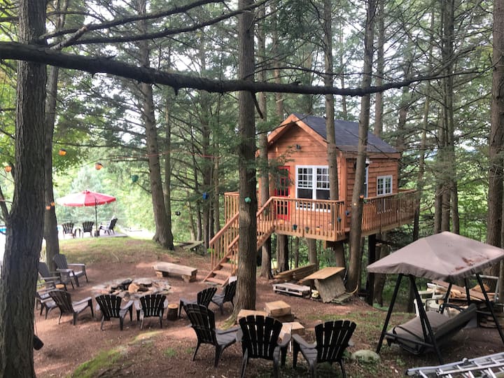 Treehouse, House & Spa. Sleeps 8. - Vallée-Bleue