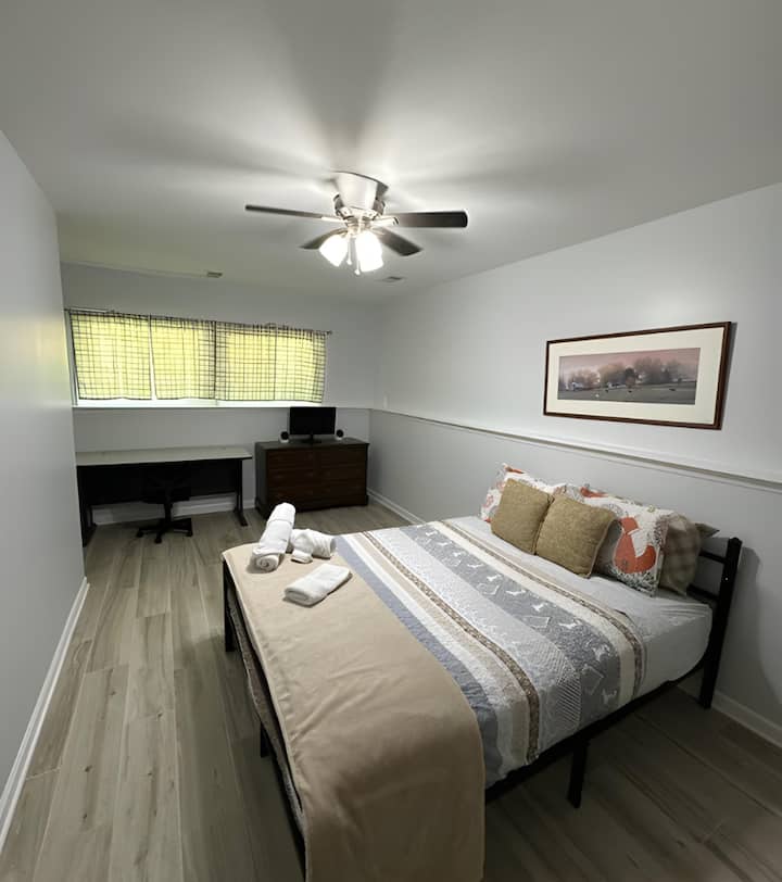 New 1 Mi To Herndon Metro, Room W/ Queen &Twin Bed - Reston, VA