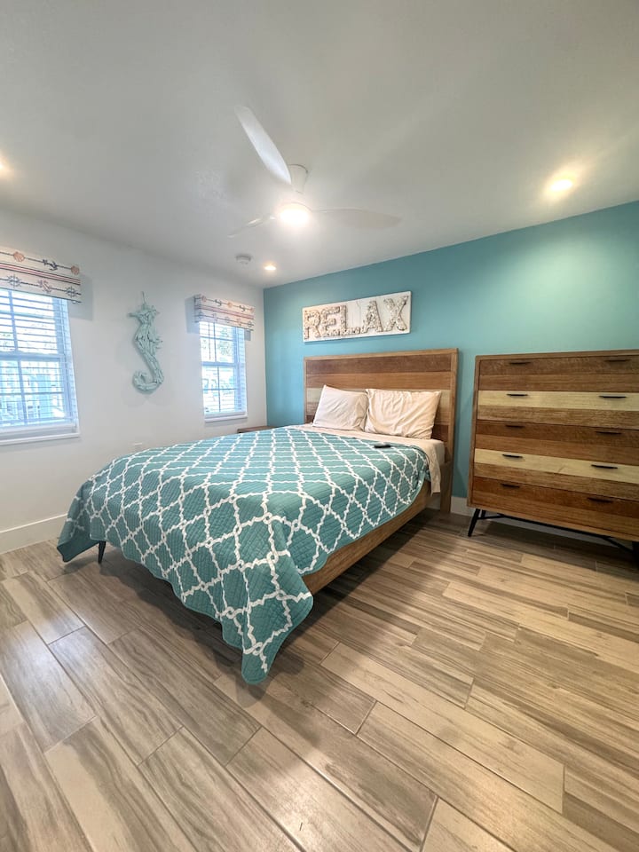Apartment By The Beach (Madeira/treasure Island) 1 - Madeira Beach, FL