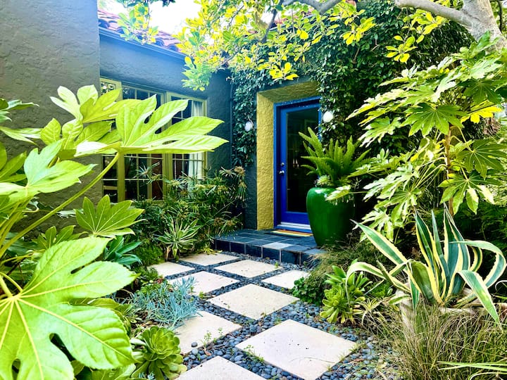 Studio City Spanish Modern Showbiz House - Westwood - Los Angeles