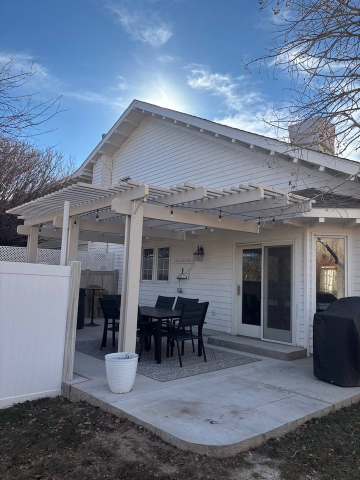 “Hot Tub” Cottage At The Historic White Lily Farm - Palisade, CO