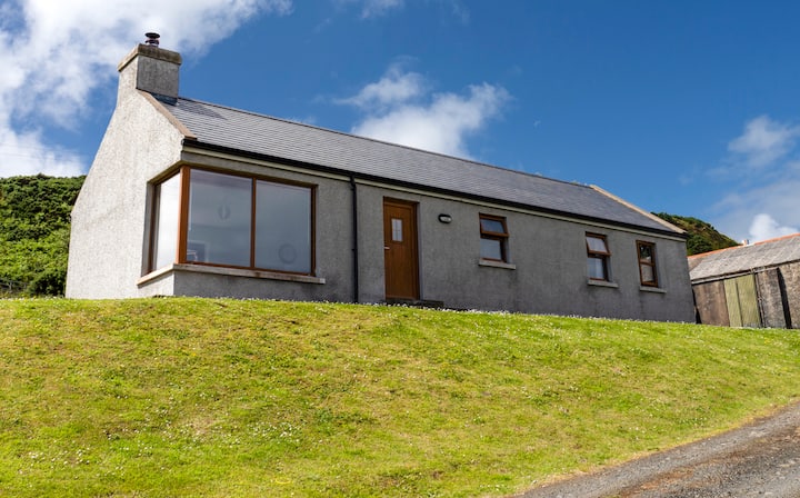 Kinbane Self Catering Cottages - 'Makem's Cottage' - 北アイルランド