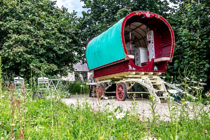 Romantic Gypsy Caravan With Views & Firepit - Derbyshire