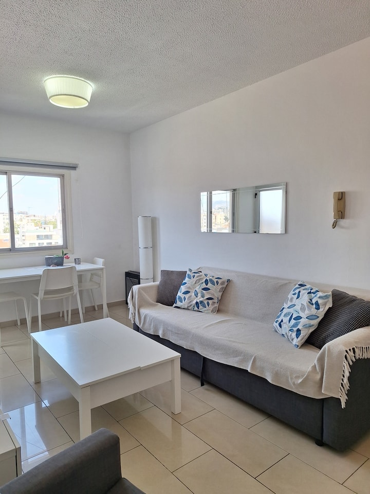 1 Bed Modern Apt - Near Sea / City Centre - Wifi - Limassol