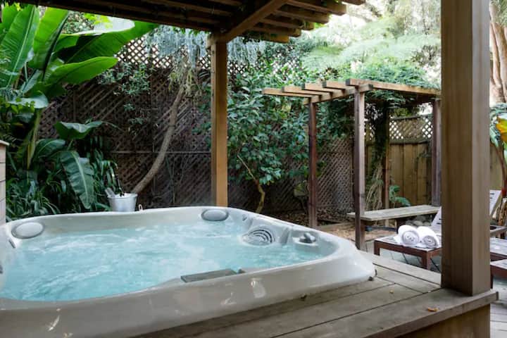 Guest Cabana - San Francisco, CA