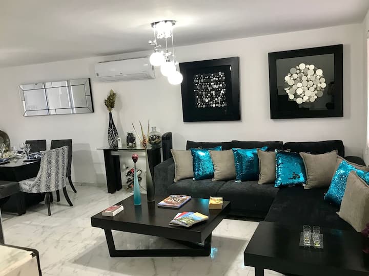 Preciosa Townhouse En Monterrey, Zona Cumbres - Monterrey