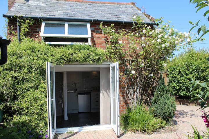 The Annexe - Pennington, Lymington - Milford on Sea