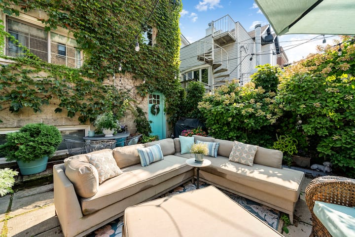 Walk To Wrigley Field, Parking Incl. 2 Bed, 1 Bath - Chicago, IL