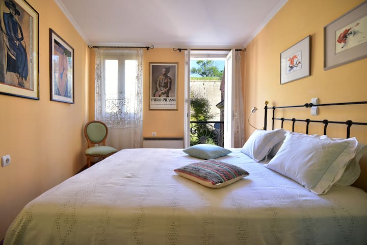 The Poet's Den - Corfu