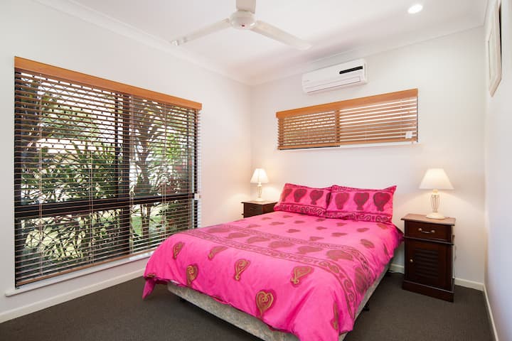 Quiet Location Next To Creek - Cairns