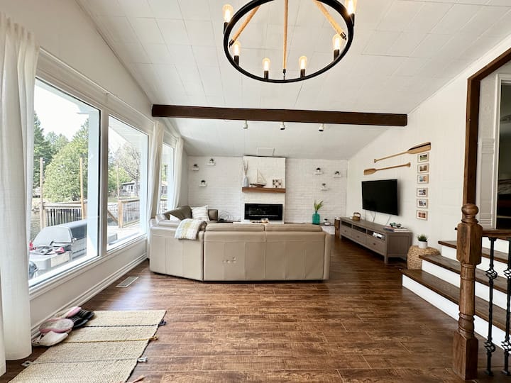 Luxury Waterfront Cottage On Historic Burnt River - Kawartha Lakes