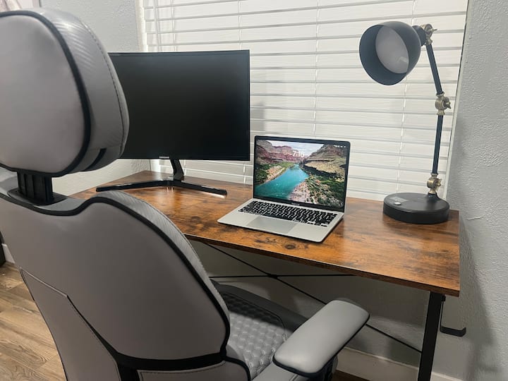 Cozy House Fastest 2 Gig Wifi
Las Vegas 3b 2b - Las Vegas, NV