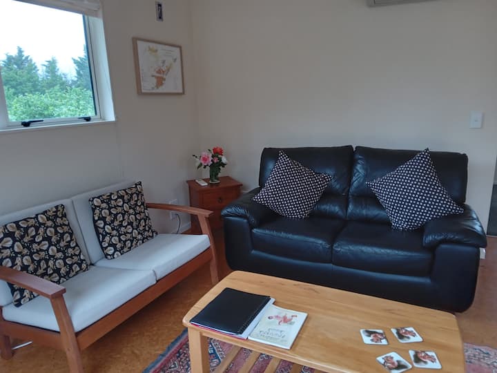 Red Squirrel Cottage, Secluded, Sunny, Spacious - New Zealand