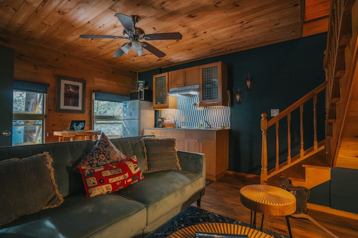 The Chipmunk Cabin. Lake Front, Free Canoe & Kayak - Long Lake, NY