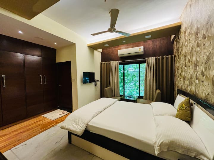 Royal Palms -Executive Deluxe Room - Nagpur