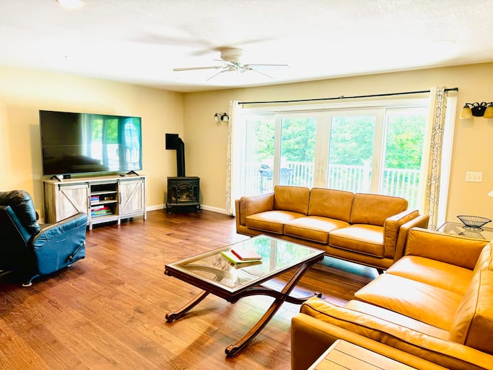 Family Getaway: Ac, Hot Tub, Game Room, Sleeps 16 - North Conway, NH