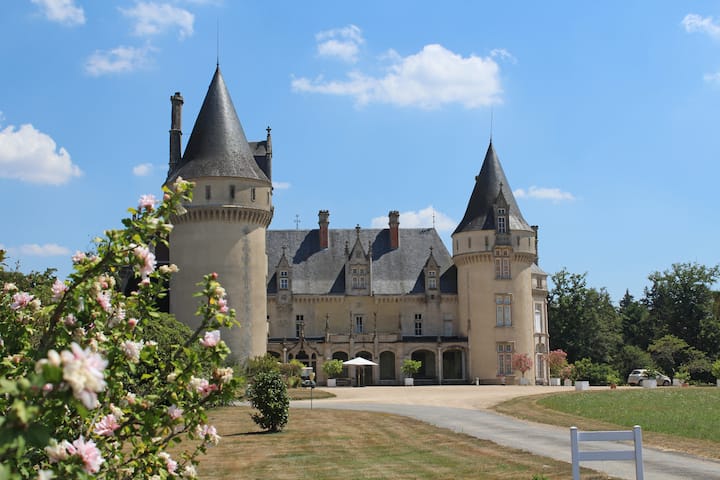 Domaine De Bort: La Chambre Mauve - Puy du Fou