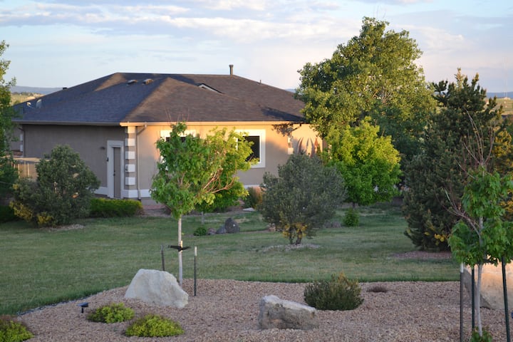 Countryside Walk Out Suite "La Petite Foret Noire" - Black Forest, CO