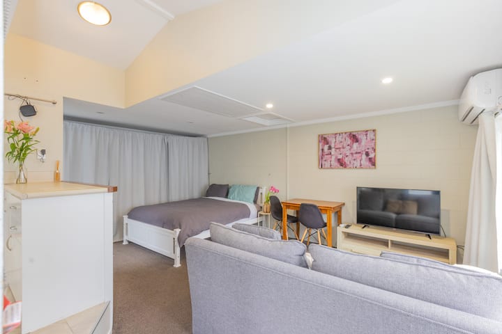 Affordable Cbd Studio For 4!  - Free Parking - Christchurch