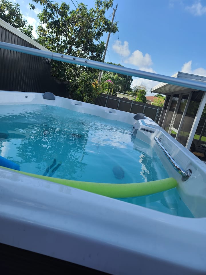 Swimming Spa For Relaxing. - Miami Gardens, FL
