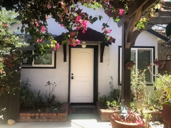 Cottage In Cupertino - Sunnyvale, CA