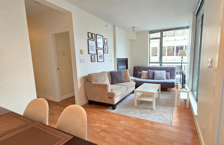 Cozy 1br Condo In Dtwith  Fireplace/a Free Parking - Vancouver