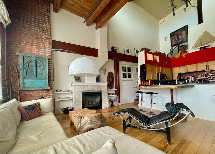 The Art Loft - In Historical Oldtown W/balcony - Victoria
