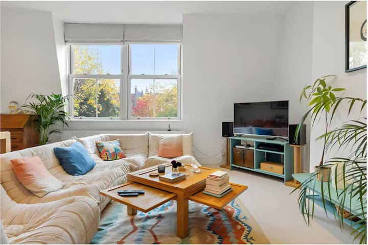 Stylish 3 Bed In Leafy Hampstead - Barnes